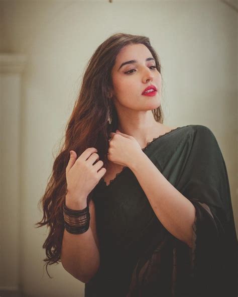 Hareem Farooq Sizzles In Green Silk Saree With Sleeveless Blouse Lens