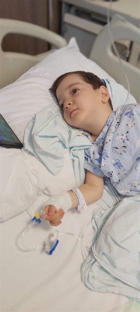 Добри хора имате специални поздрави от прегръдки от този усмихнат Малчо Смелият Калоян Димов