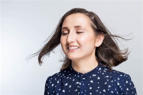 Muchacha Sonriente Joven Hermosa Piel Fresca Perfecta Concepto Del Cuidado De La Juventud Y De