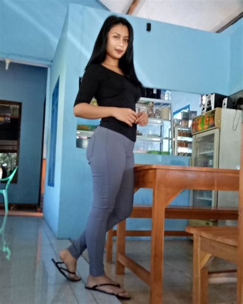 Foto Foto Seksi Andita Pelayan Warung Kopi Sexy