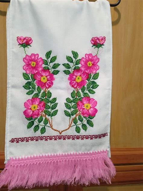 Вишиті рушники Продам рушники ручної роботи вишиті дрібним хрестиком Facebook