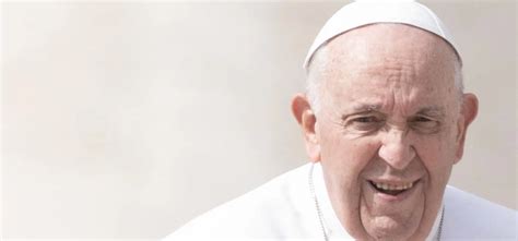 Какво говори Ai пухеното яке на папа Франциск за бъдещето на модата Profit Bg