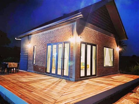 Wanita Ini Bina Rumah Kecil Di Kampung Sebagai Rumah Rehat