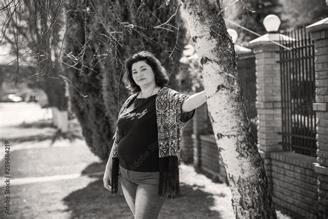 Simple American Lady From Next Door In Casual Style Walk At Countryside