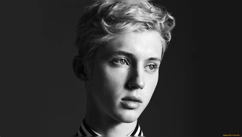 Обои Troye Sivan Музыка Troye Sivan обои для рабочего стола фотографии Troye Sivan музыка