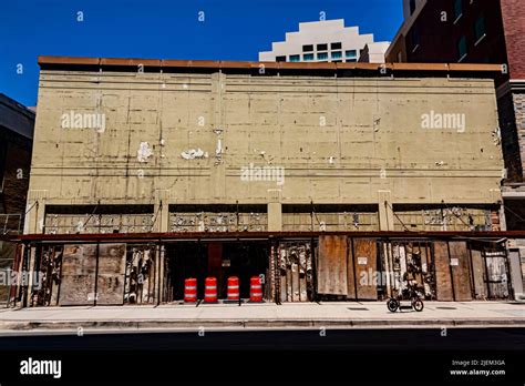 An Abandoned Building Storefront Stock Photo Alamy