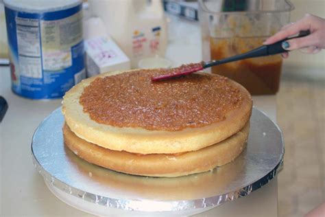 How To Assemble A Wedding Cake Hgtv