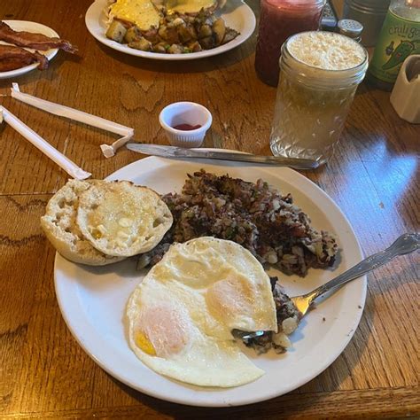 Howards Cafe American Restaurant In Occidental