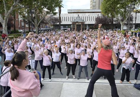 Danza Kuduro Para Celebrar El Día Del Mayor En El Paseo De San