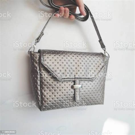 흰색 바탕에 인공 가죽으로 만든 핸드메이드 가방 여성의 특허 핸드백 0명에 대한 스톡 사진 및 기타 이미지 0명 가방 가죽 Istock