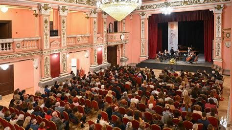 Шефът на МО Слагаме обезопасителни мрежи на Централния военен клуб Новини бг