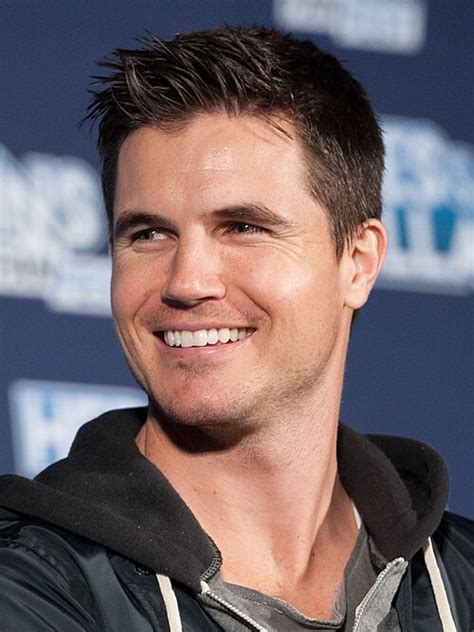 Robbie Amell Wikipedia