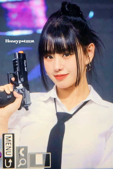 아이돌 이슈 팬싸에서 수트 입고 레전드 사진 남긴 아이돌  주어 키스오브라이프 수트 착이라고