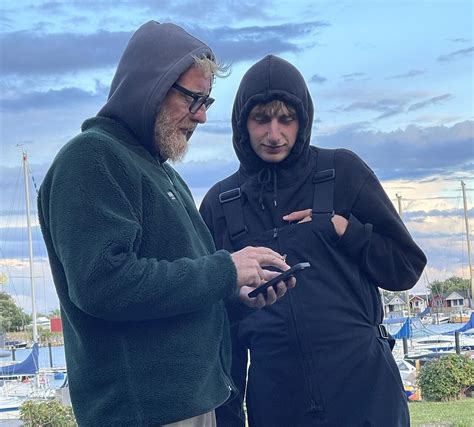 Gustav Og Bertil På 20 år Overvældes Af Opgaver Og Udsætter Afgang Mod Middelhavet I Deres