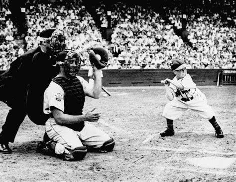 Day In Sports Stuntman Eddie Gaedel Makes His Mlb Debut Los Angeles