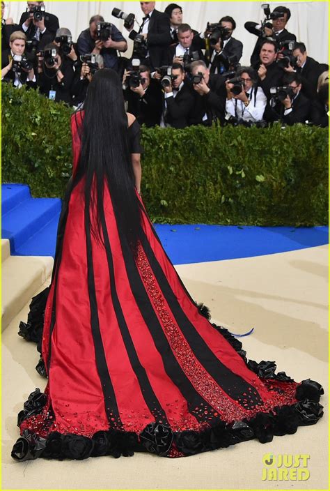 Nicki Minaj Says Shes Skipping Met Gala 2021 In Since Deleted Tweet