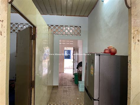 មានផ្ទះជាន់លើសម្រាប់ជួលនៅក្បែរផ្សារសេរីភាព បែមុខផ្លូវធំ តំលៃ 120 00 ក្នុង អូរឫស្សីទី ៣ ៧មករា