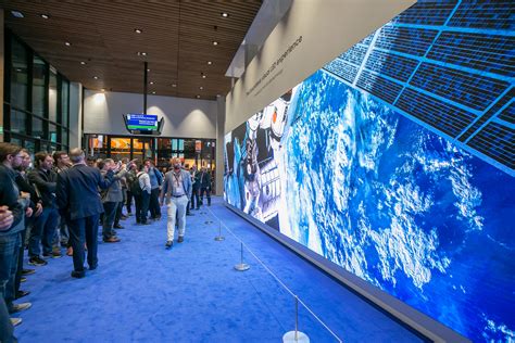 삼성전자 상업용 디스플레이 시장에도 8k 시대 연다 Samsung Newsroom Korea Media Library