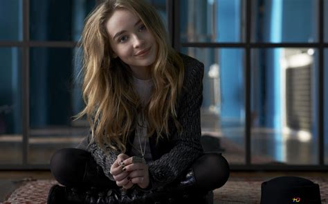 Blonde Singer Sabrina Carpenter Cute Smile 6k Wallpaper Download
