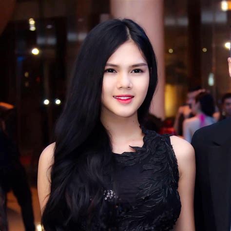 Có Hai Ngọc Trinh Xinh đẹp Và Giống Nhau đến Kỳ Lạ Saostarvn