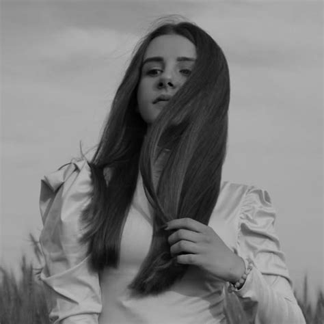 KATIA Дизайнер контент мейкер katia kucher on Threads