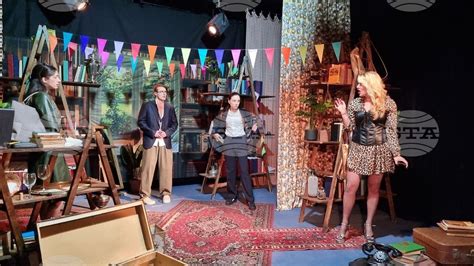 Драматичният театър в Ловеч представя премиерата „Малката книжарница“ Утро