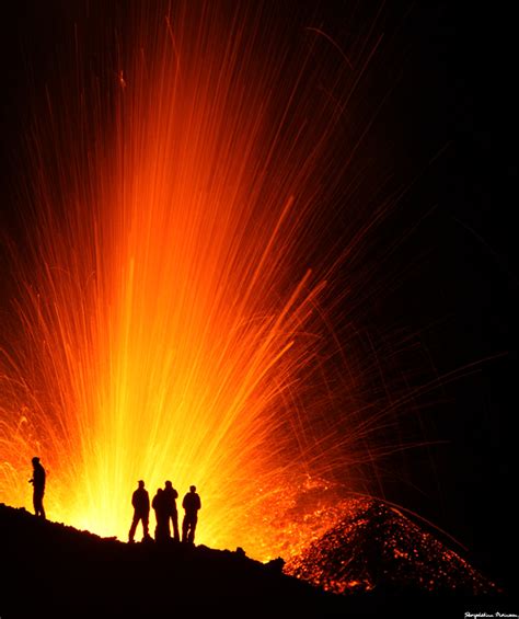 Explosive Images Daredevil Captures The Volatile Majesty Of Lava Spitting Volcanoes Freeones