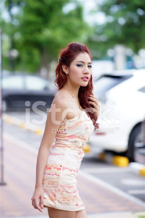 젊은 아시아 여성 야외 초상화 스톡 사진 Freeimages