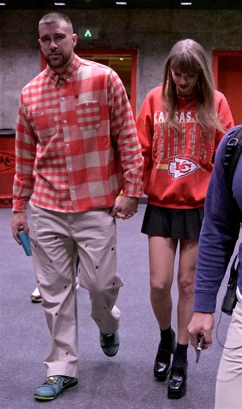 How Taylor Swifts Boyfriend Travis Kelce Became The Internets