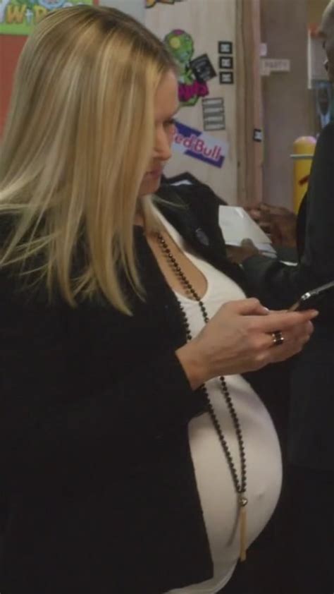 Pregnant Kaley Cuoco R Pregcelebs