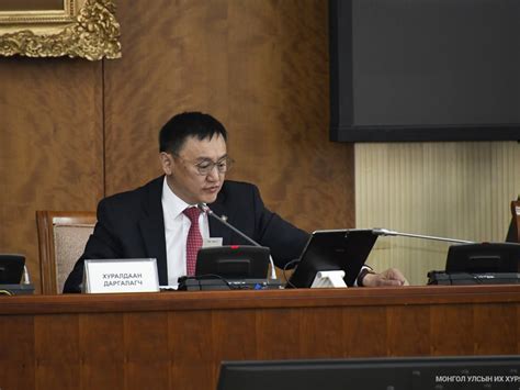 Эрүүл мэндийн сайд асан Д Сарангэрэл Т Мөнхсайхан С Энхболд нарыг Эмийн үнийн сонсгол д