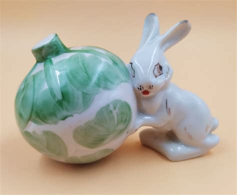 Статуэтка Заяц с капустой фарфор роспись золочение Сысертский фарфоровый завод СССР 1960