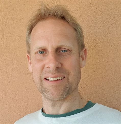 Over Elja Online Reading