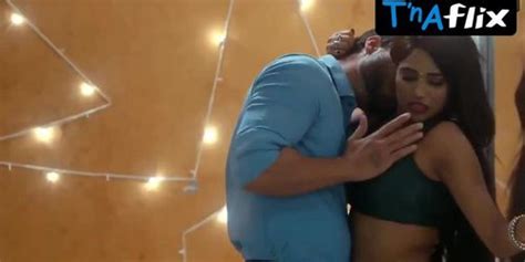 ruks khandagale breasts underwear scene in samne wali khidki