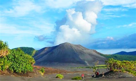 Mount Yasur Book Vanuatu Travel Hotels And Tours Flights