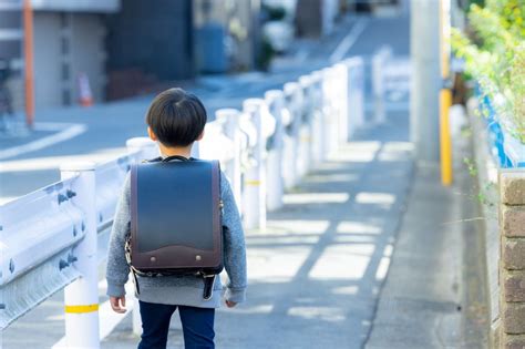 「もしかして、うちの子だけ？」と感じる親も“居場所迷子”になったわが子への「親の寄り添い方」5選 オトナンサー