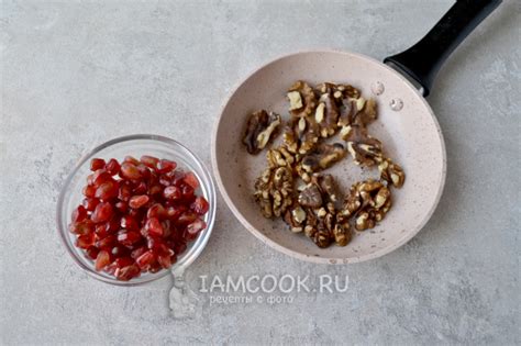 Салат «Любовница» с гранатом и грецким орехом — рецепт с фото пошагово
