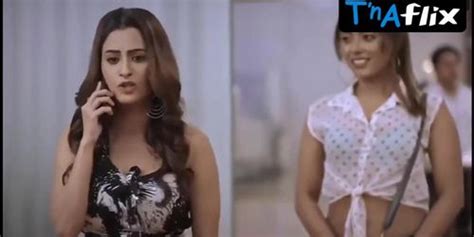 Cheshta Bhagat Breasts Bikini Scene In Pratiksha