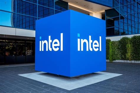 Intel Shores Up Board With Microchip Ceo Former Asml Chief