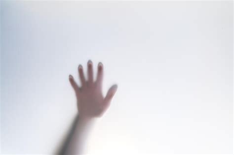 Mano detrás de la impotencia del miedo de la película Foto Premium