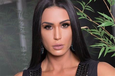 Gracyanne Barbosa Surge De índia Sexy Em Praia Paradisíaca Portal Área Vip