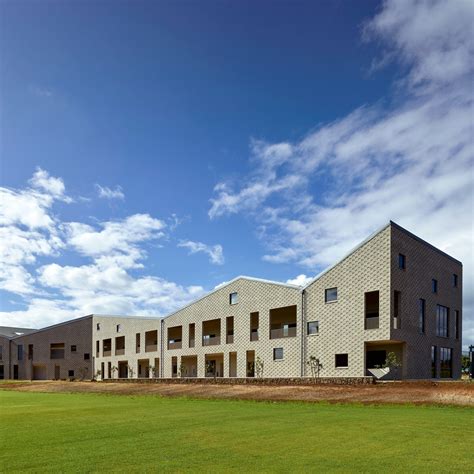 Kua Bay Residence Hugged By Volcanic Rock In Hawaii