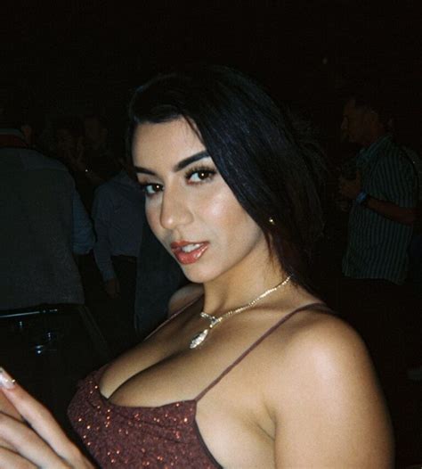 Discover Roxie Sinner Bio Wiki Career Achievements