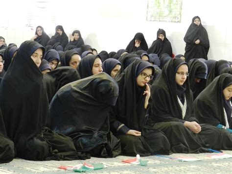 برگزاری مراسم صبحگاه در دبیرستان دخترانه شاهد افشار با وصیتنامه شهید