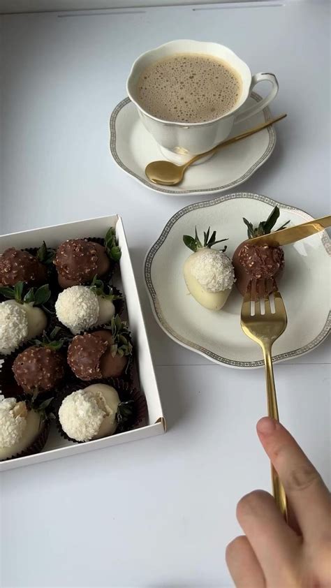 Клубника в шоколаде в 2024 г Клубника в шоколаде Фрукты в шоколаде Клубника