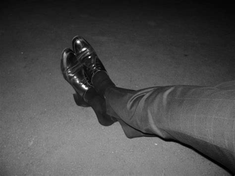 무료 이미지 손 빛 검정색과 흰색 화이트 사진술 다리 어둠 검은 단색화 팔 인간의 몸 신발류 흑백 사진 3072x2304 18233 무료