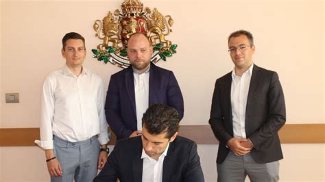 Кирил Петков подписа Декларация за създаване на по благоприятни условия за стартиращите фирми