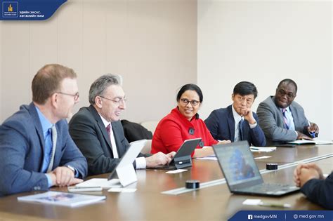 Эдийн засаг хөгжлийн яамны Төрийн нарийн бичгийн дарга И Батхүү өнөөдөр Дэлхийн банкны Зүүн Ази