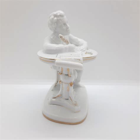 Статуэтка Юный Пушкин скульптор С Б Велихова фарфор золочение Ленинградский фарфоровый