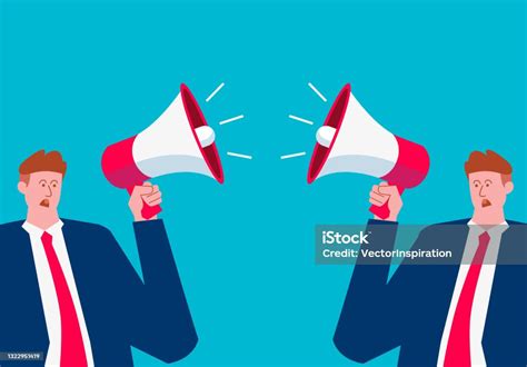 메가폰을 들고 있는 두 명의 사업가가 서로에게 고함을 지르고 있다 2명에 대한 스톡 벡터 아트 및 기타 이미지 2명 휴대용 마이크 감독 Istock